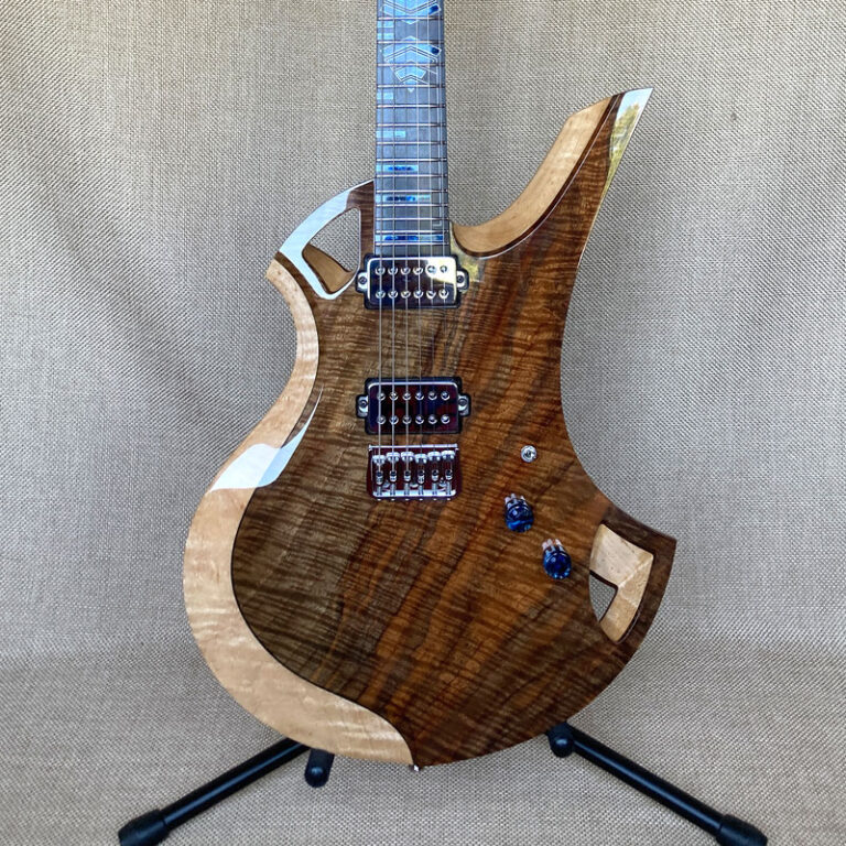 Bezard Guitars Scarab – Pyramid Guitars Co.